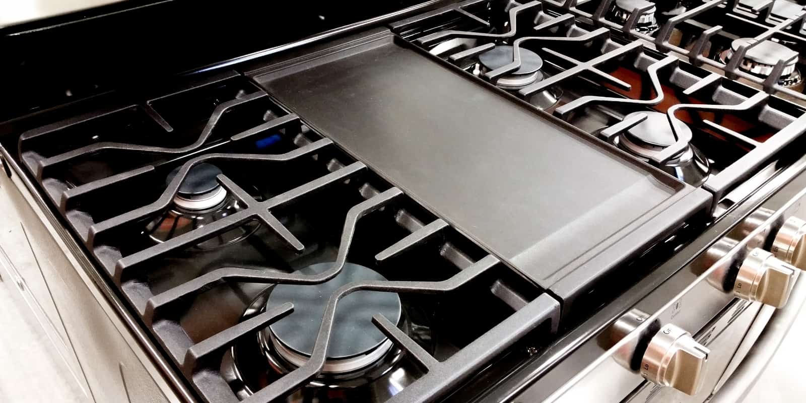 Why Get a Gas Cooktop with Integrated Grill? 3 Reasons