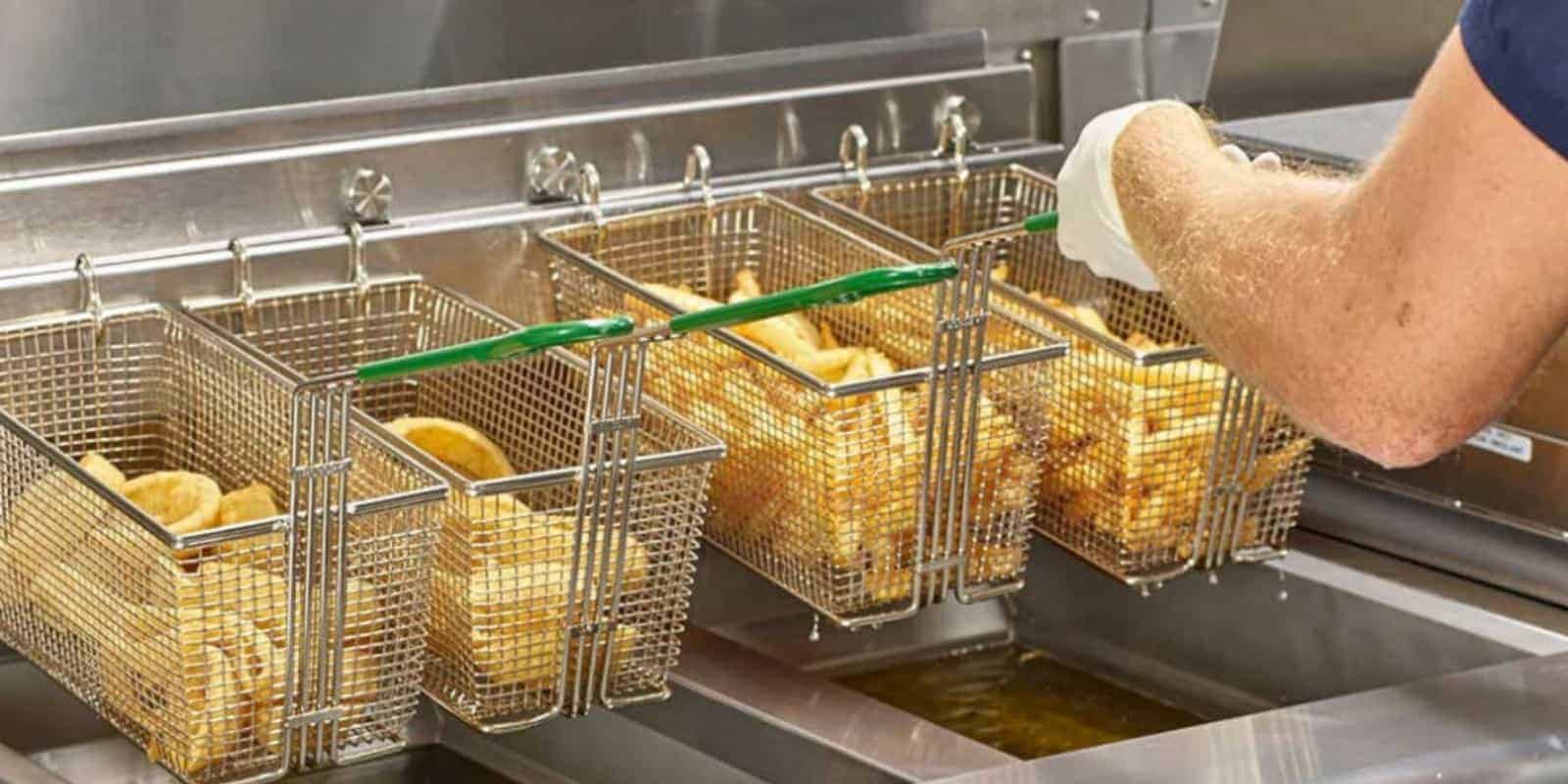 Commercial Deep Fryer Buying Guide: 7 Key Factors