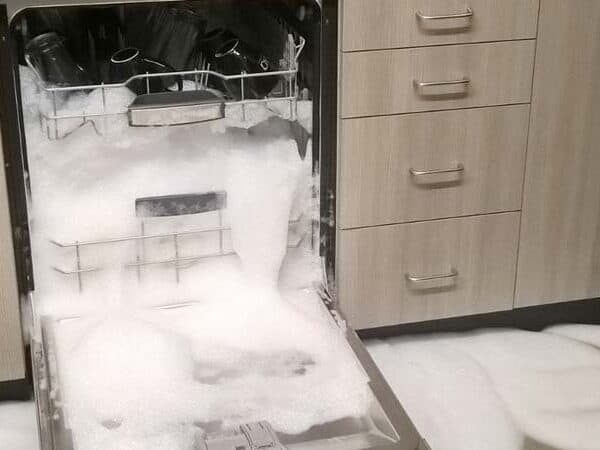 How to Fix an Overflowing Dishwasher in 12 Steps