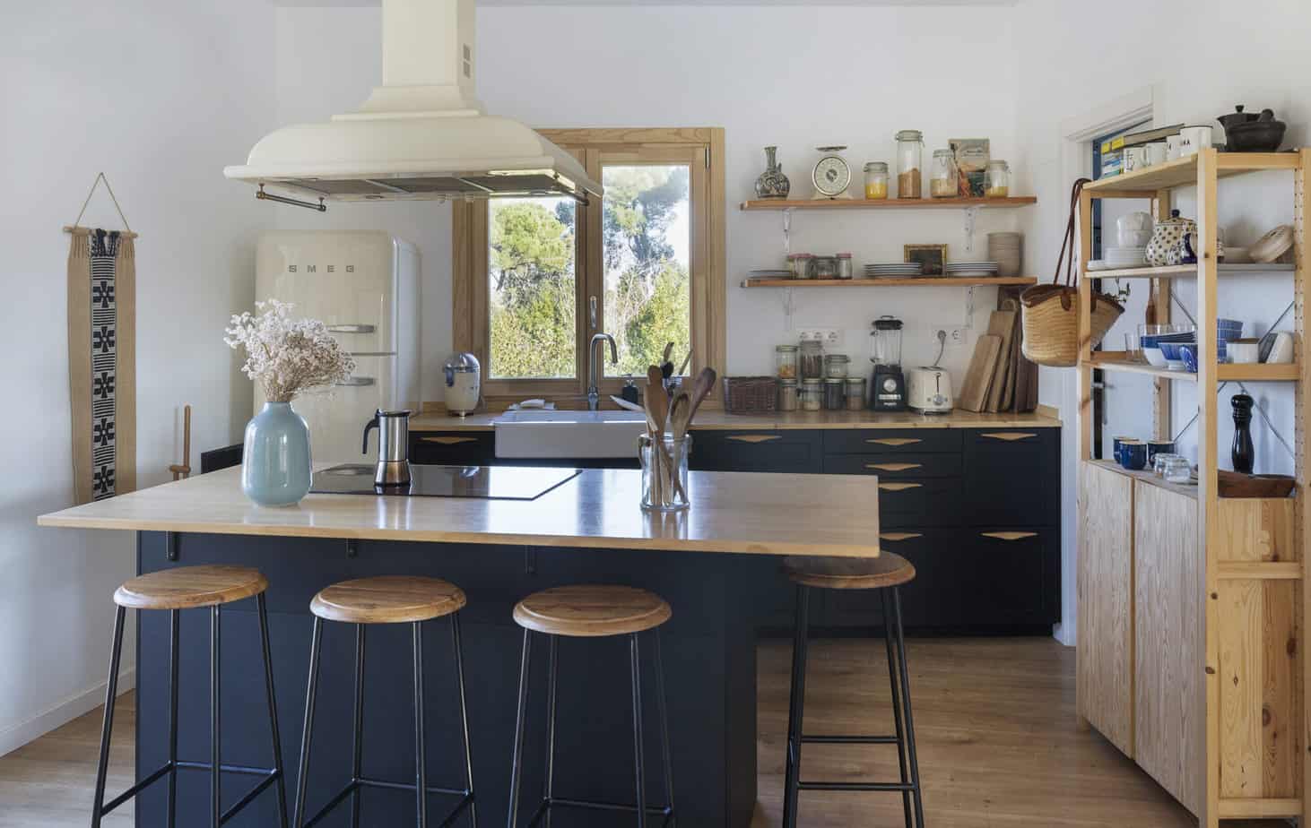 How to Use a Rolling Counter Tray: Practical Tips